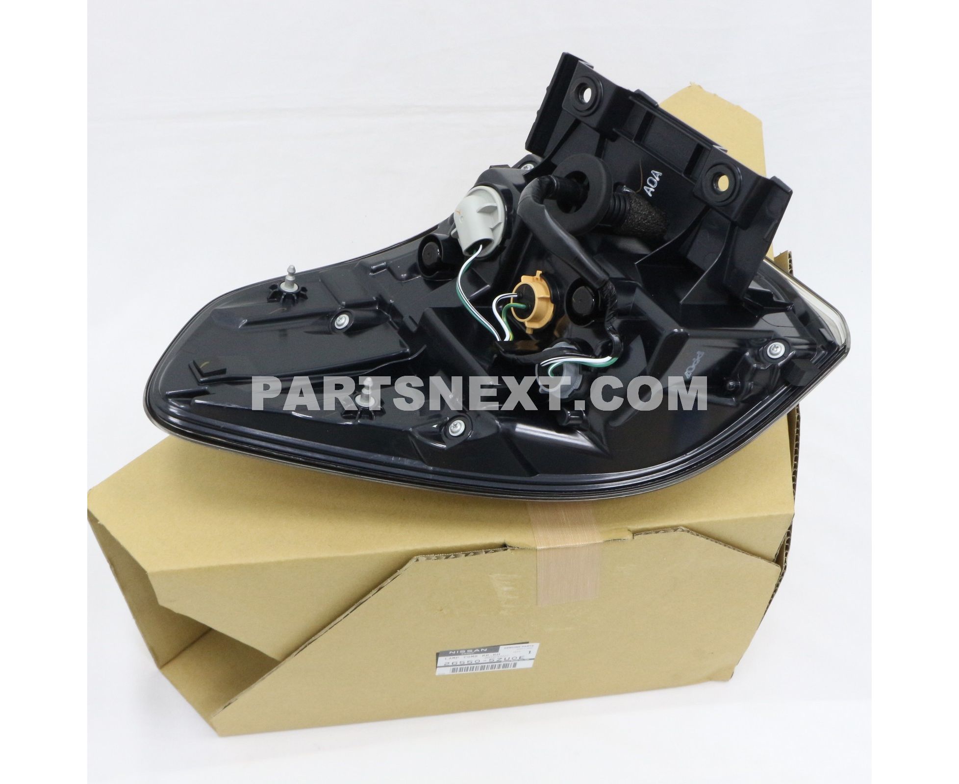 Nissan :: 26550-5ZU0E LAMP COMB RR,RH