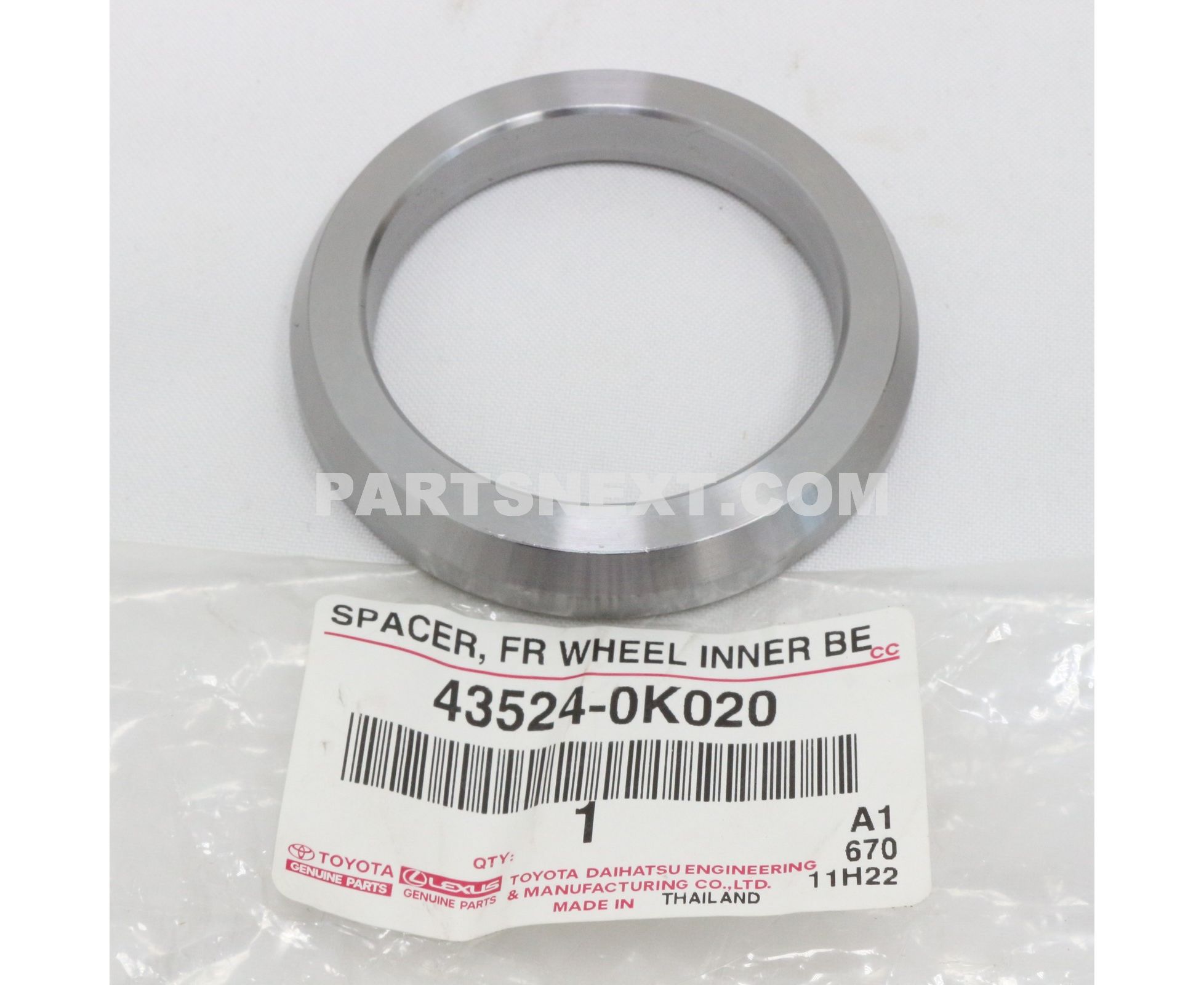 Toyota :: 43524-0K020 SPACER, FRONT WHEEL INNER BEARING, RH/LH