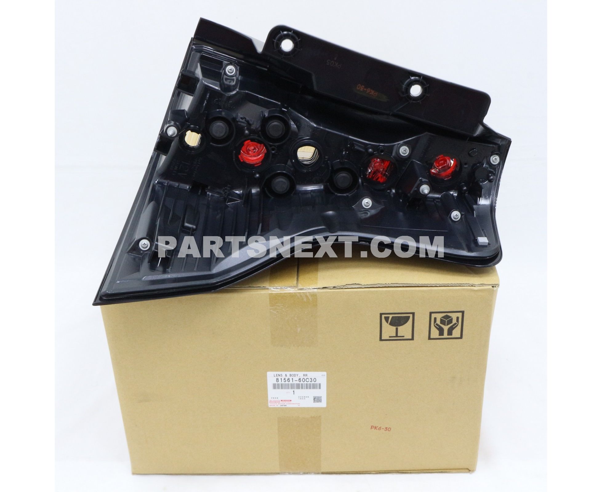 Toyota :: 81561-60C30 LENS & BODY RR