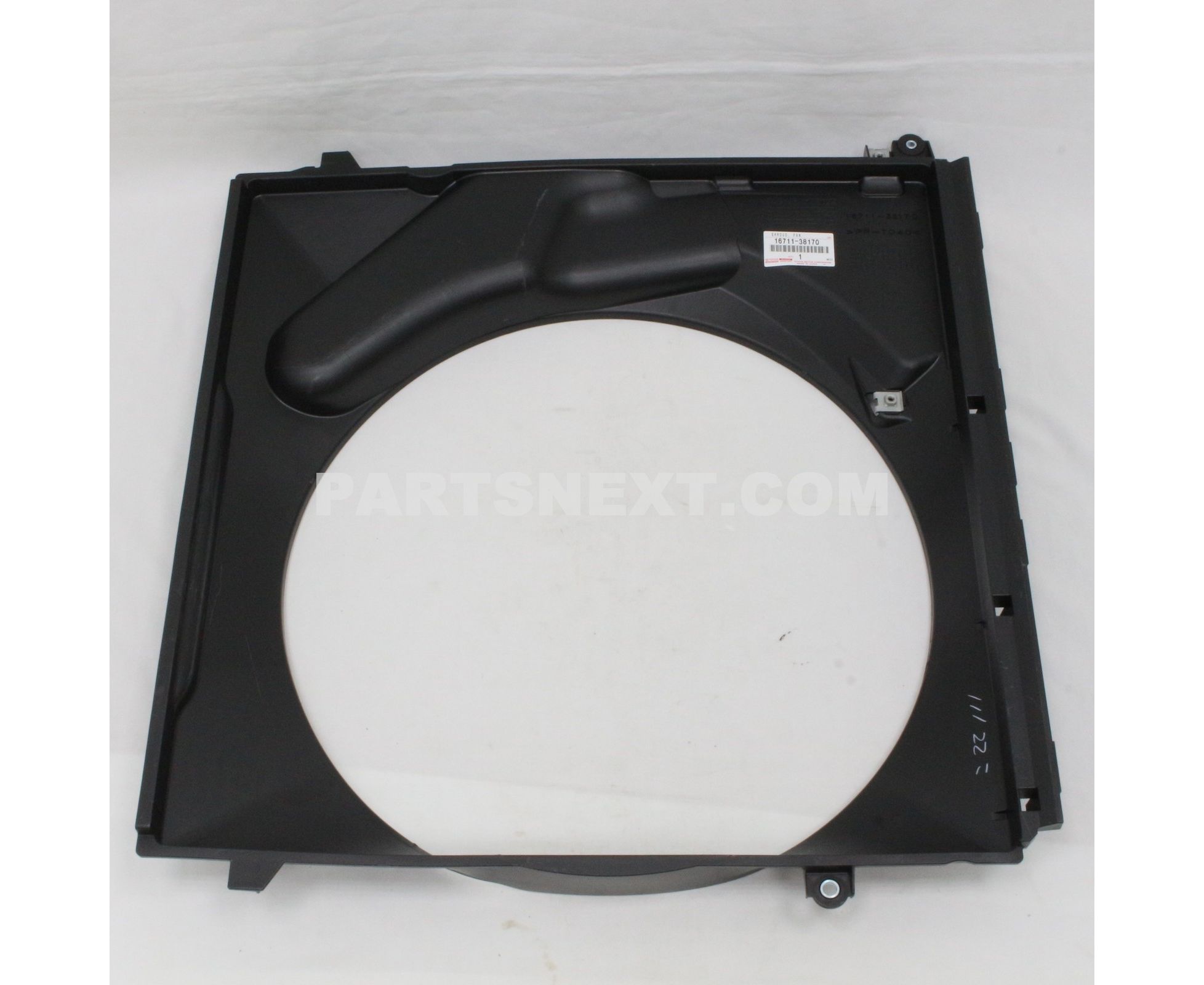 Toyota :: 16711-38170 SHROUD, FAN