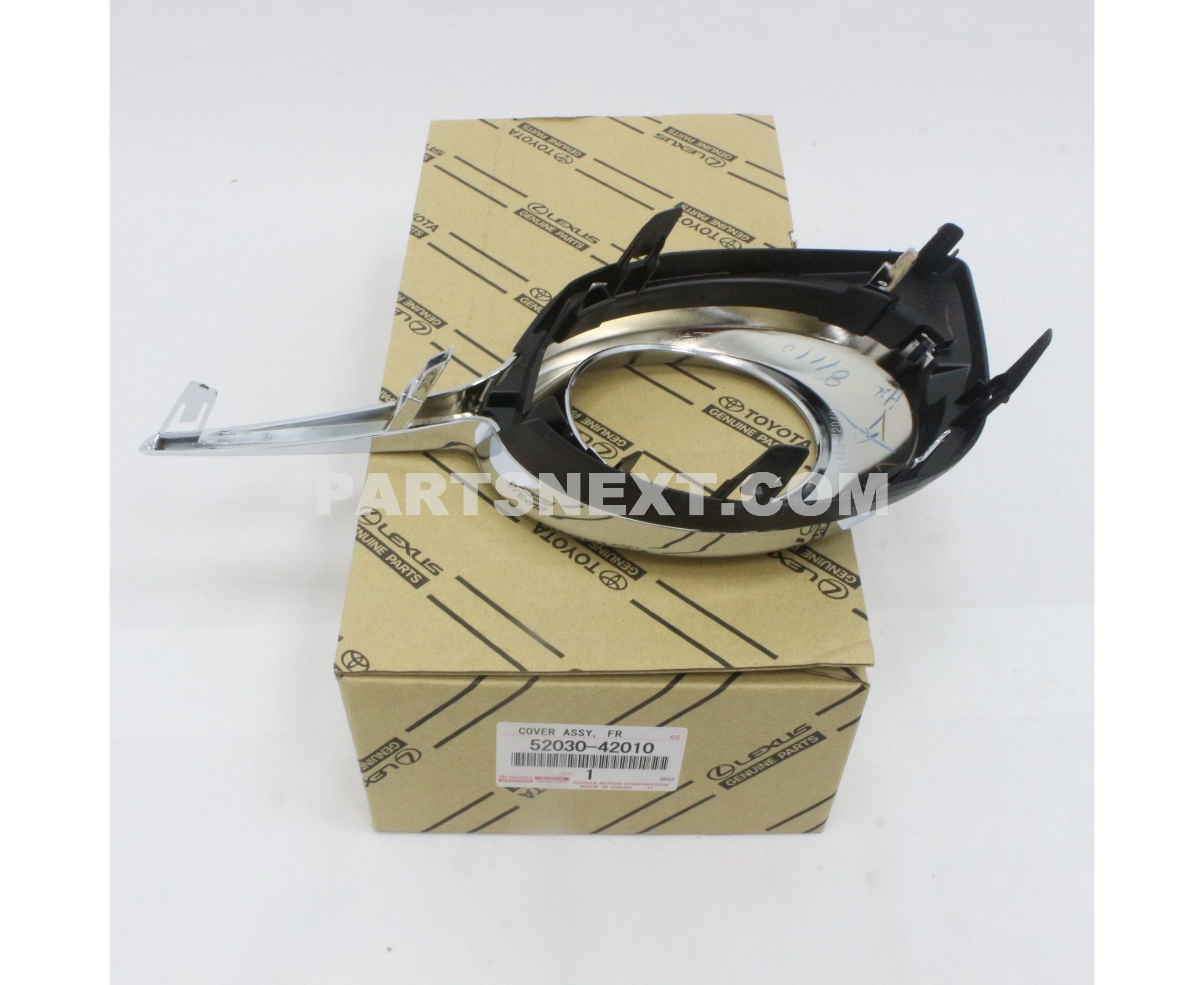 Toyota :: 52030-42010 COVER, FRONT BUMPER HOLE, RH