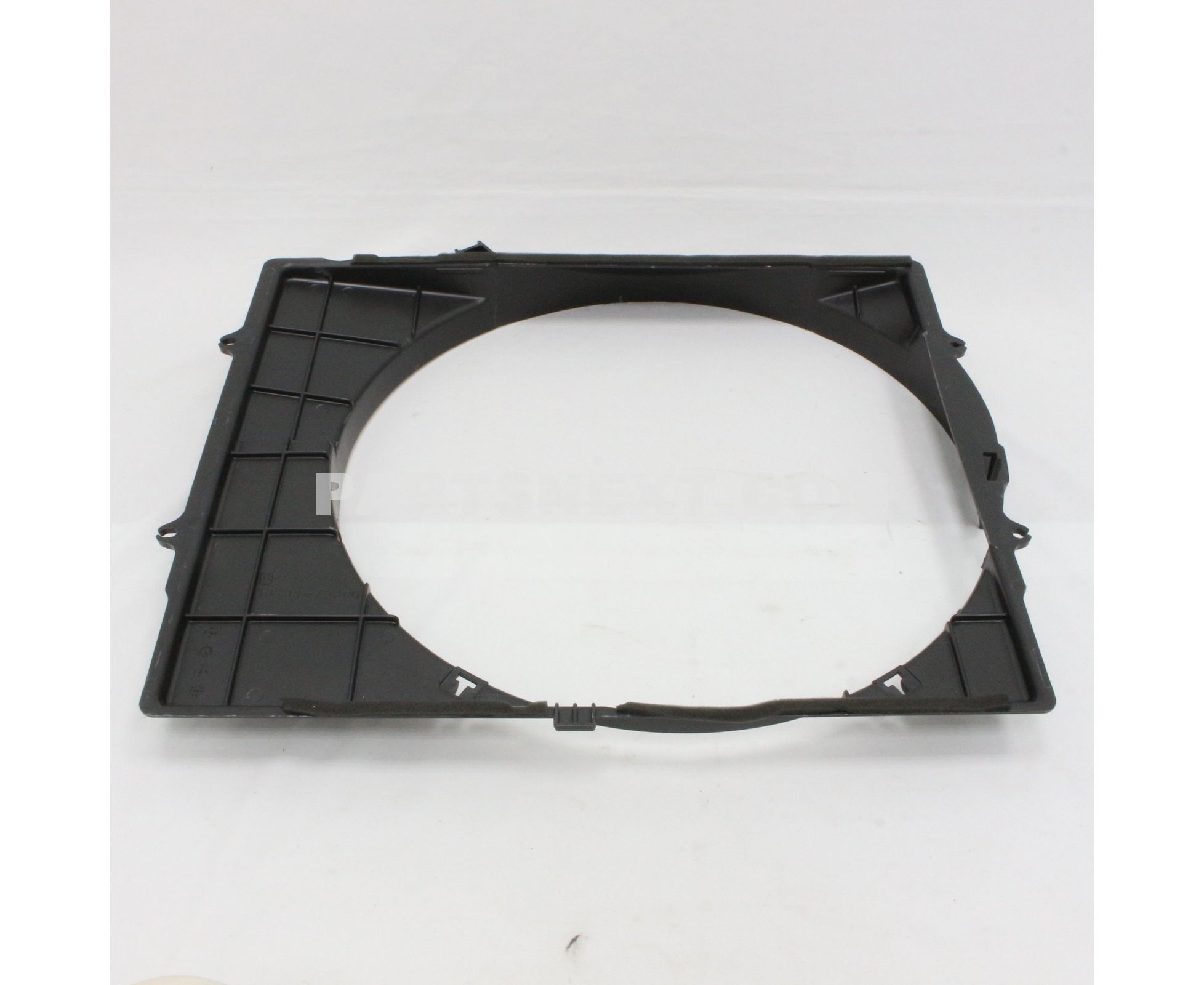 Toyota :: 16711-75090 SHROUD, FAN