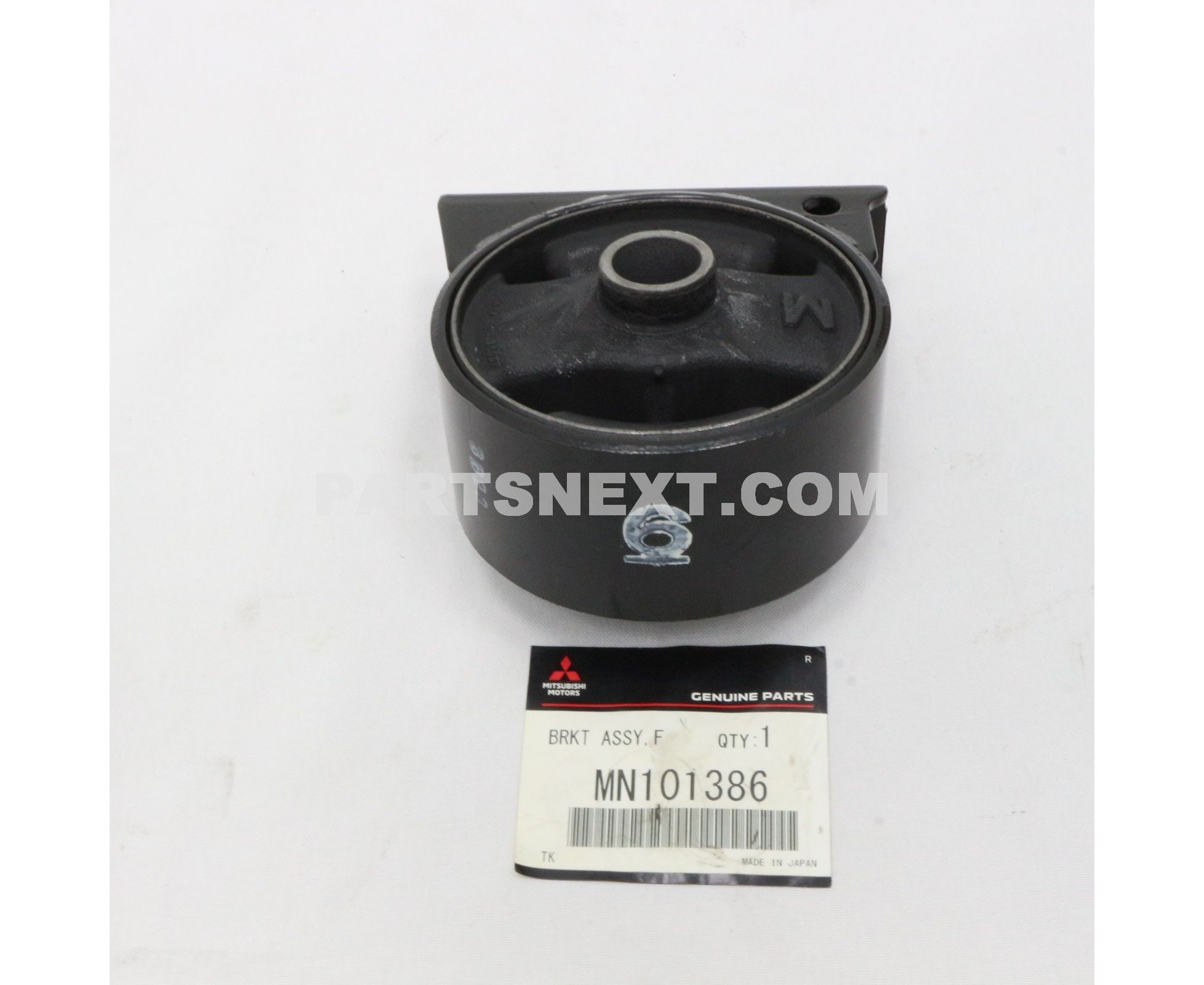 Mitsubishi :: MN101386 BRACKET,ROLL STOPPER