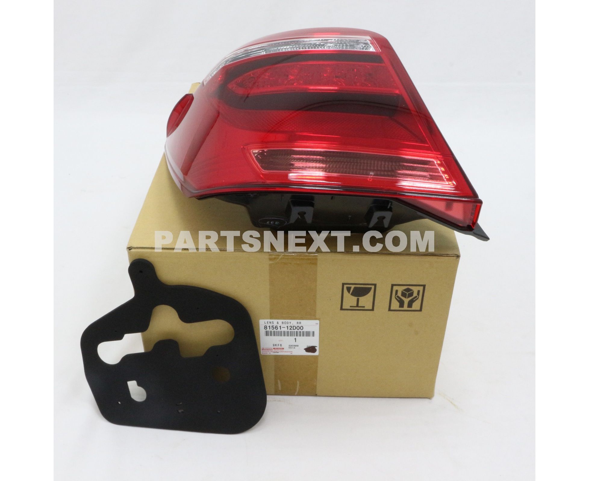 Toyota :: 81561-12D00 LENS & BODY, RR