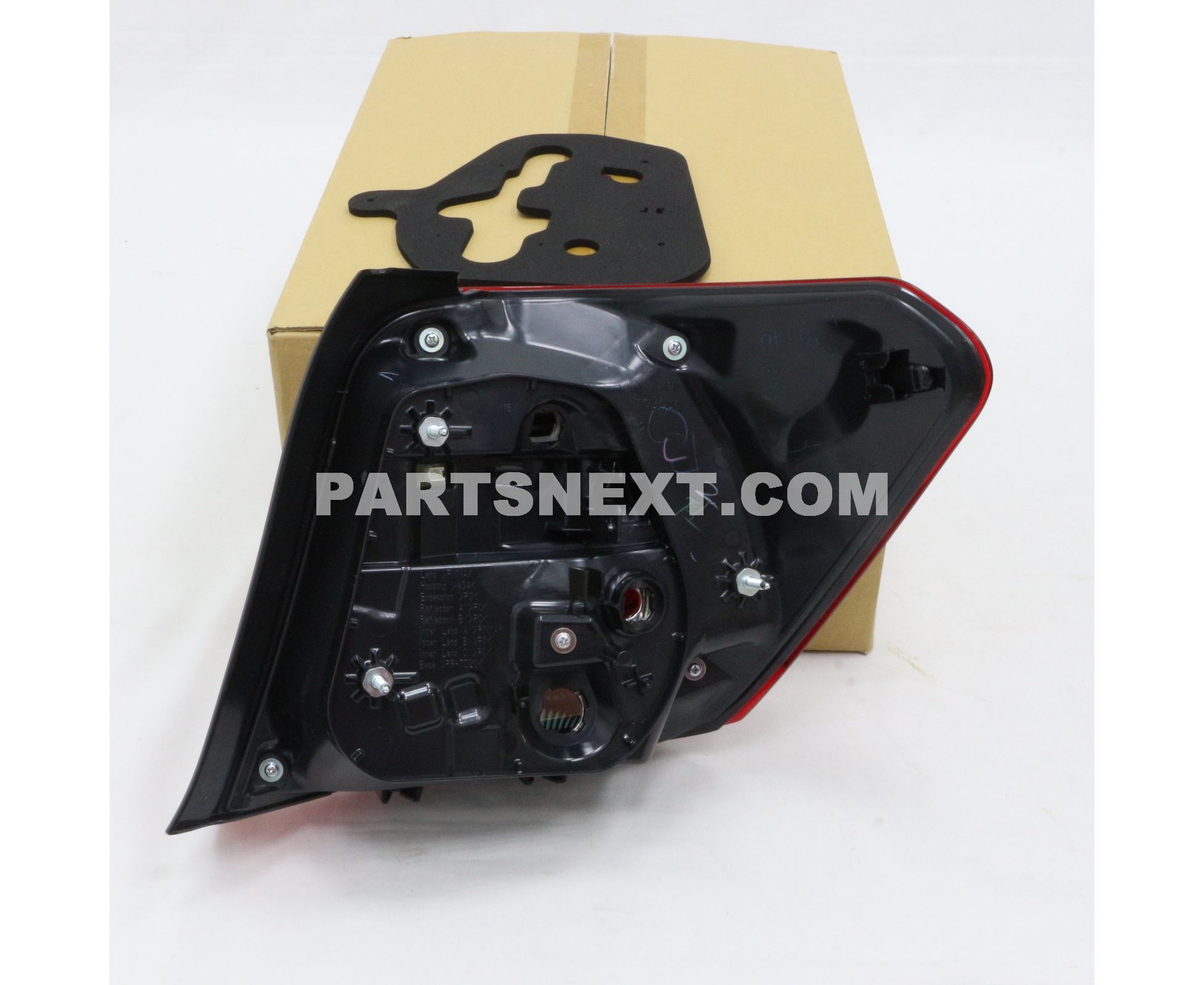 Toyota :: 81561-12D00 LENS & BODY, RR