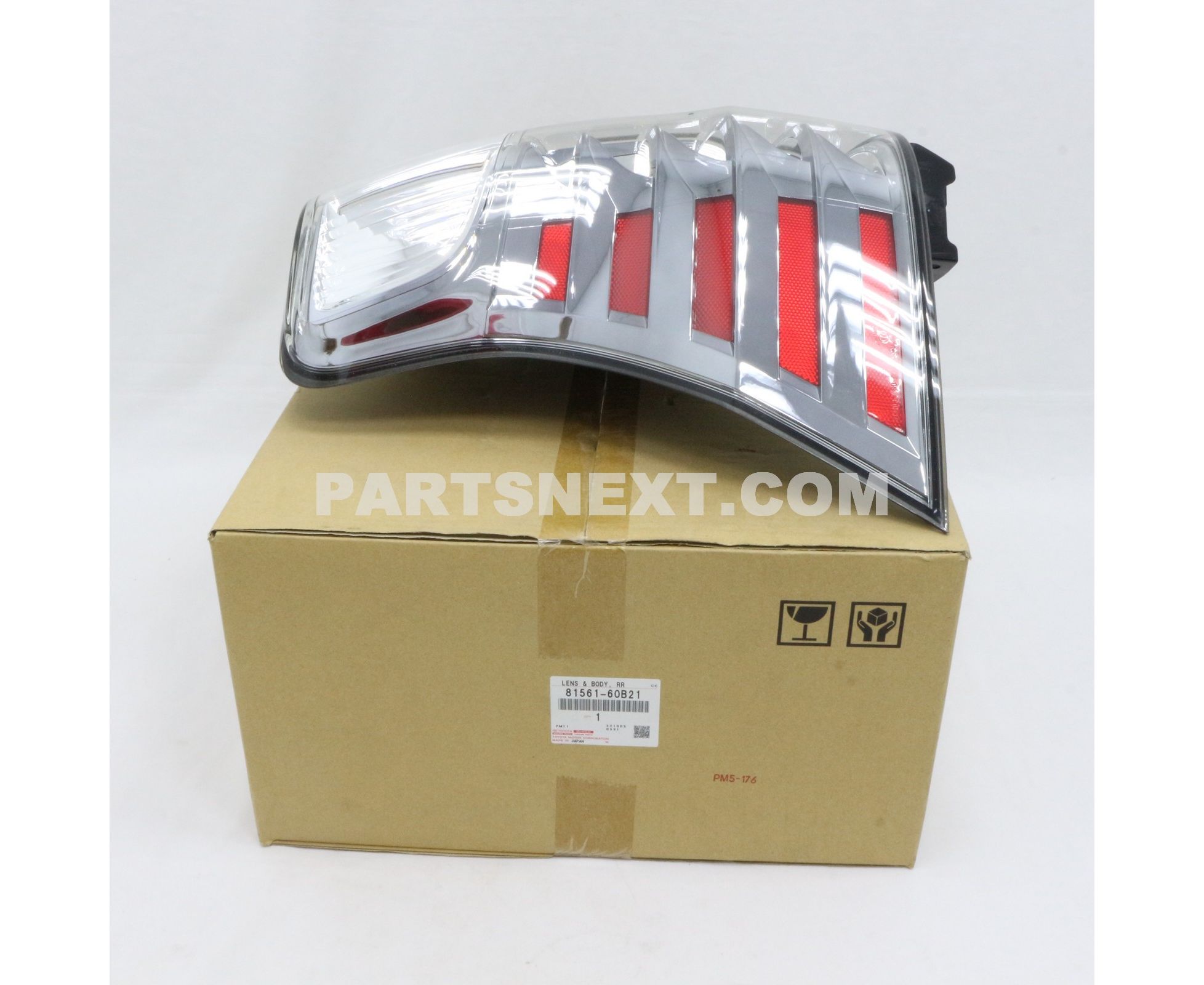 Toyota :: 81561-60B21 LENS & BODY RR