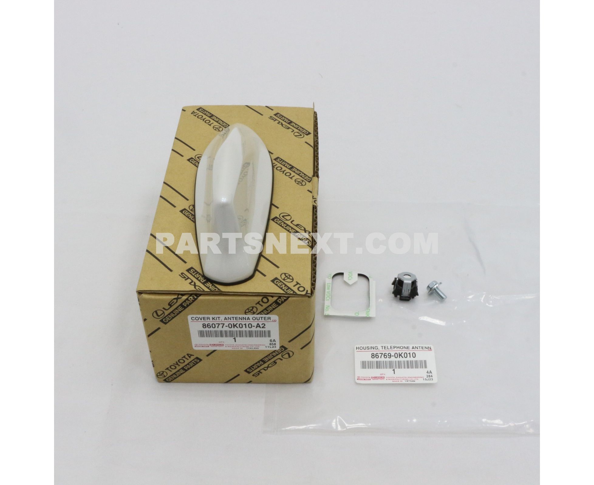 Toyota :: 86077-0K010-A2 COVER KIT, ANTENNA