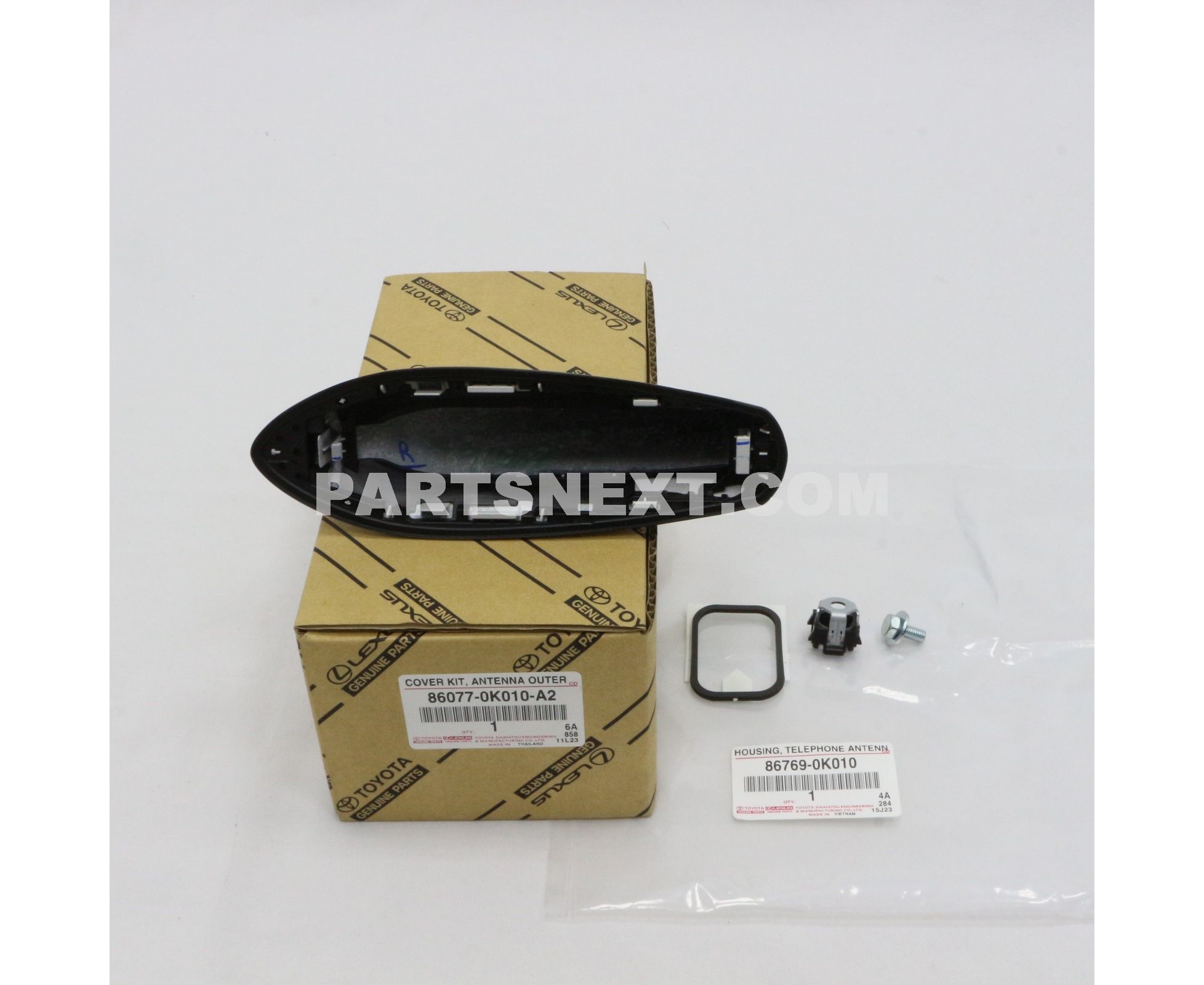 Toyota :: 86077-0K010-A2 COVER KIT, ANTENNA