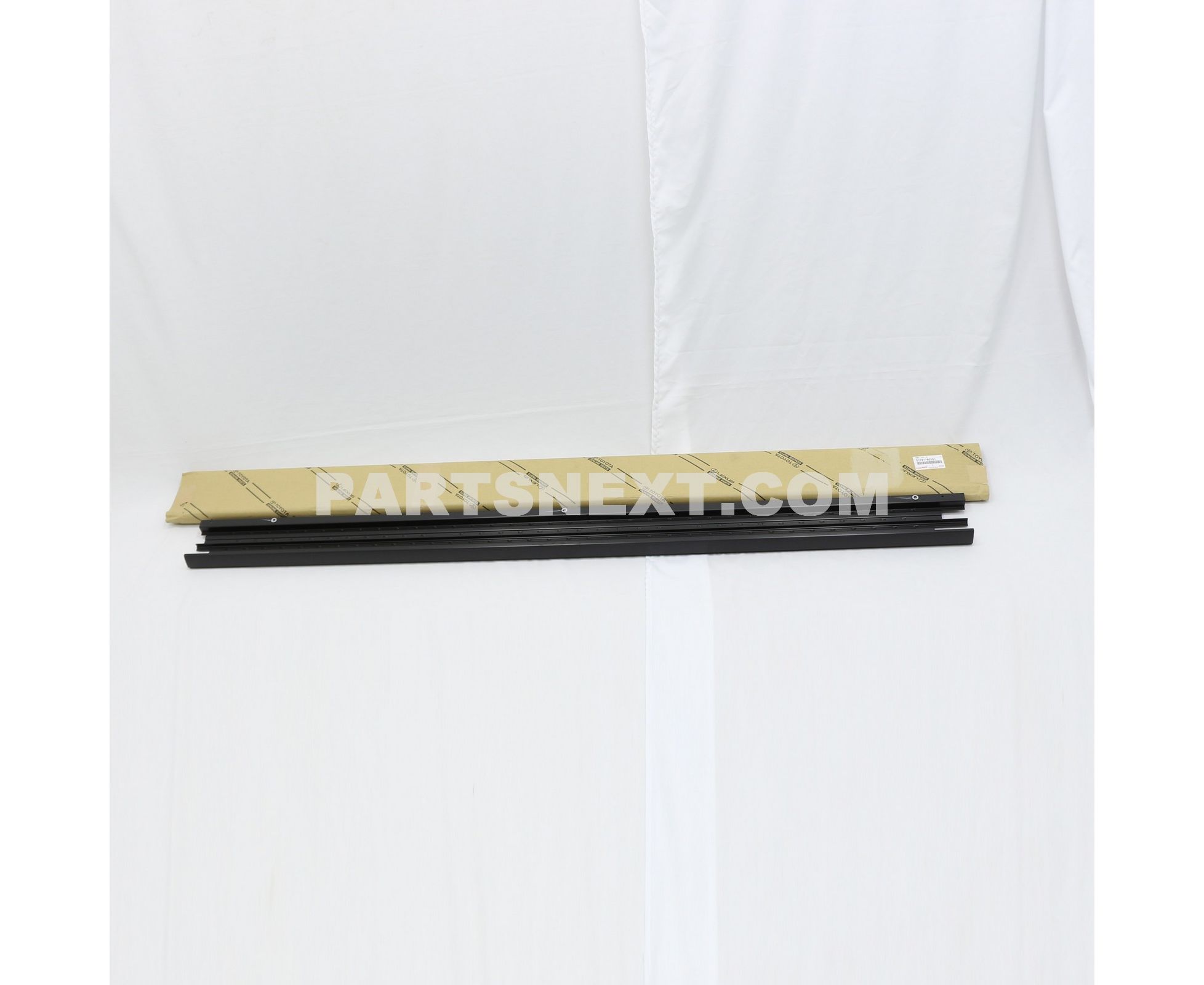 Toyota :: 51781-60261 PANEL, STEP, RH