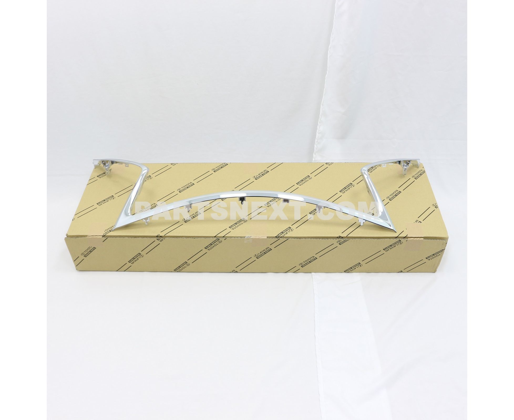 Toyota :: 53121-24020 MOULDING, RADIATOR GRILLE