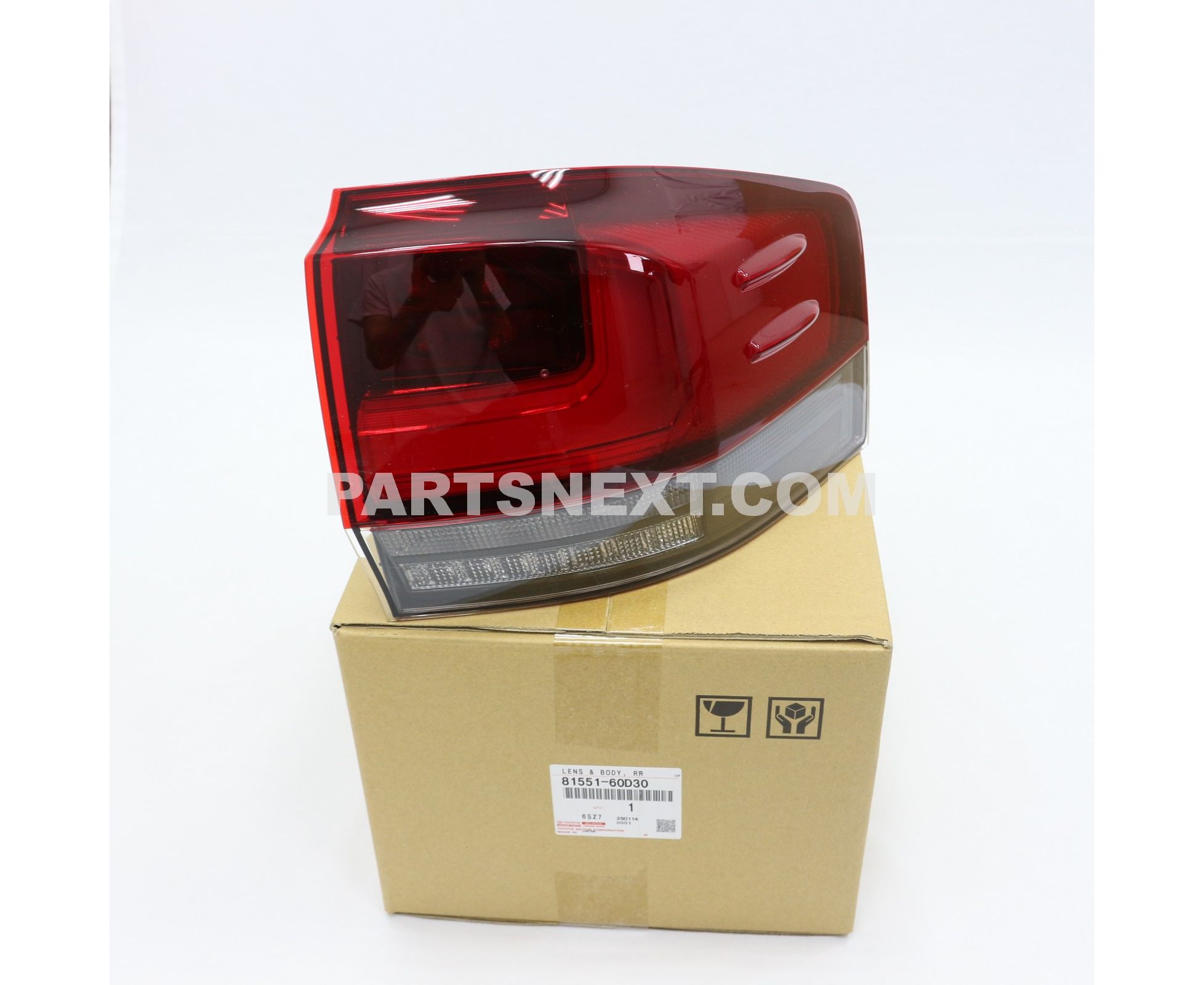 Toyota :: 81551-60D30 LENS & BODY RR