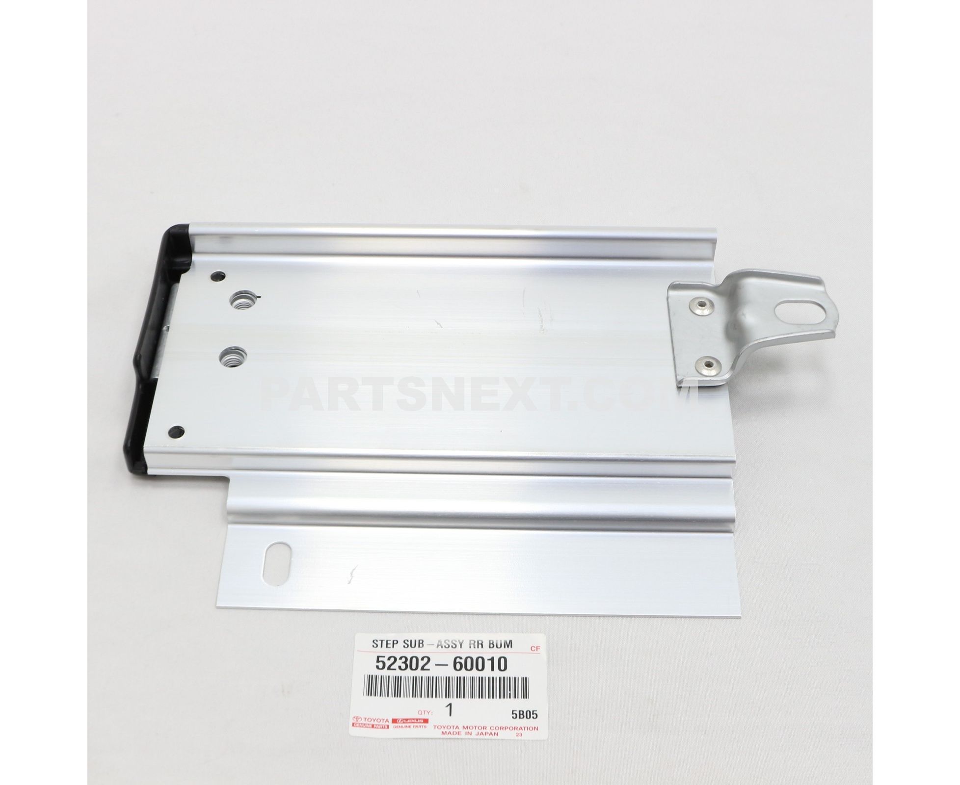 Toyota :: 52302-60010 STEP SUB-ASSY, REAR BUMPER