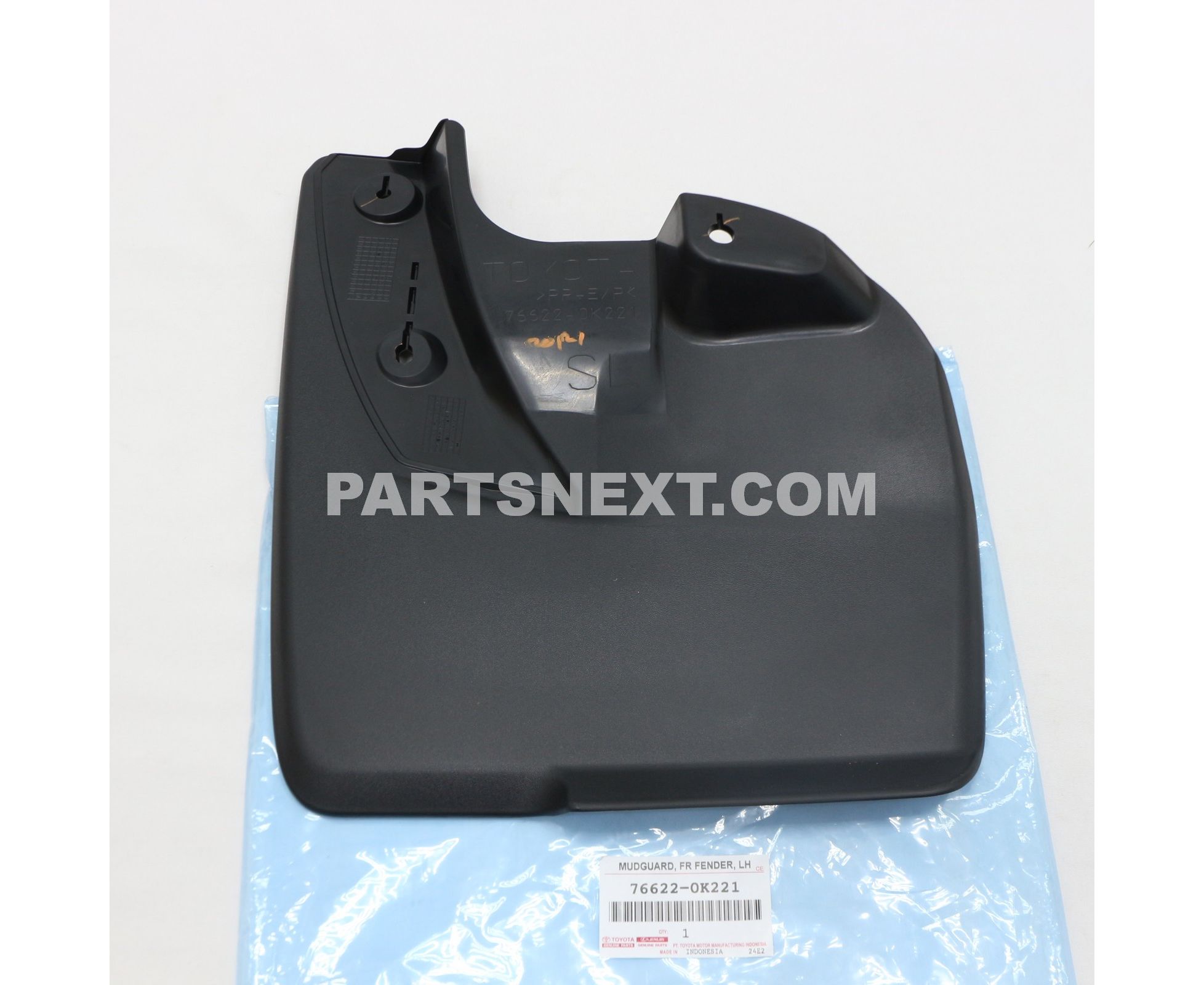 Toyota :: 76622-0K221 MUDGUARD FR FENDER