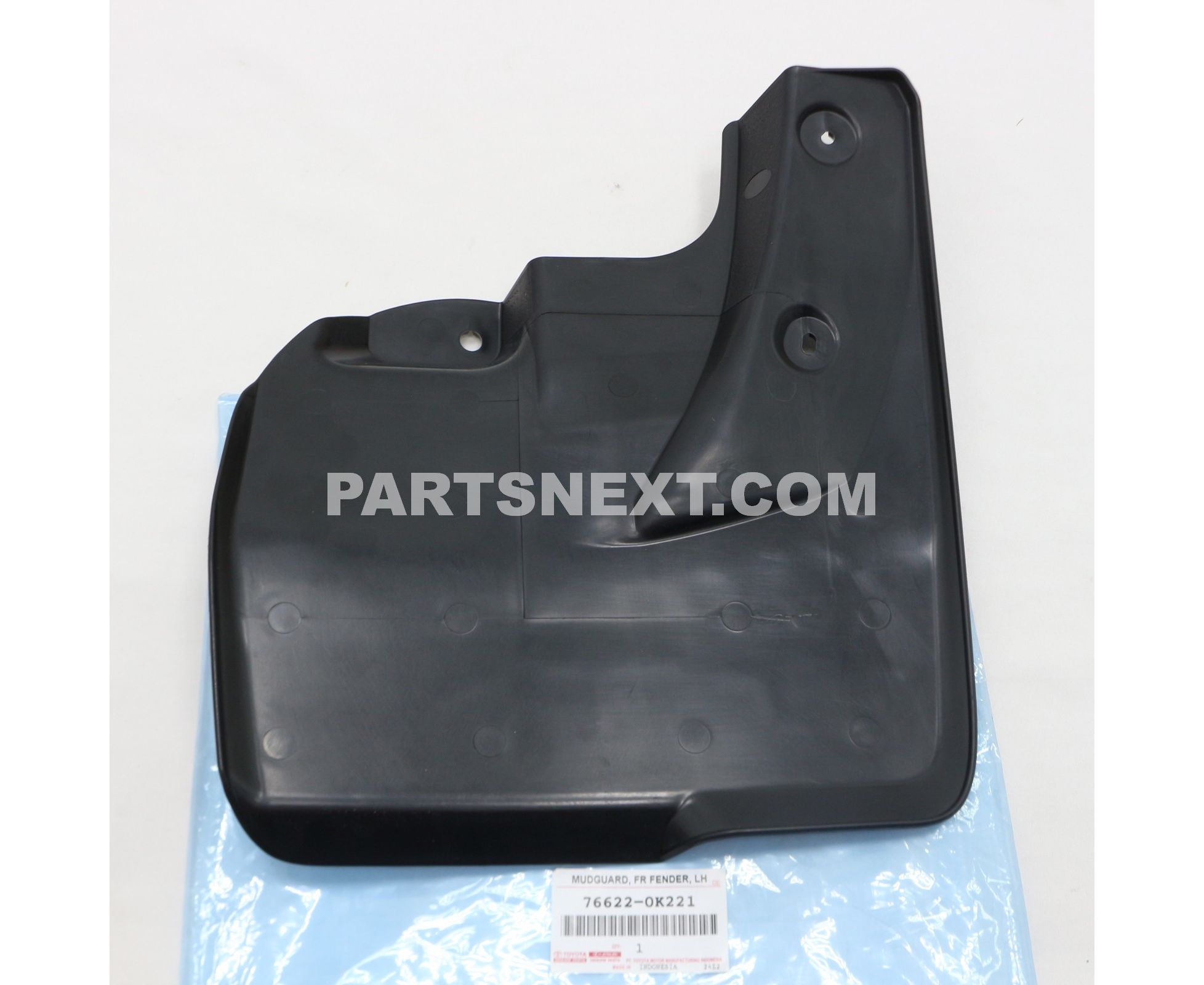 Toyota :: 76622-0K221 MUDGUARD FR FENDER