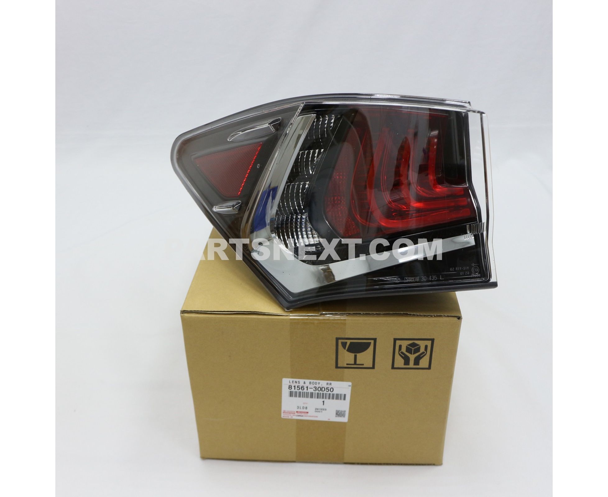 Toyota :: 81561-30D50 LENS & BODY, RR