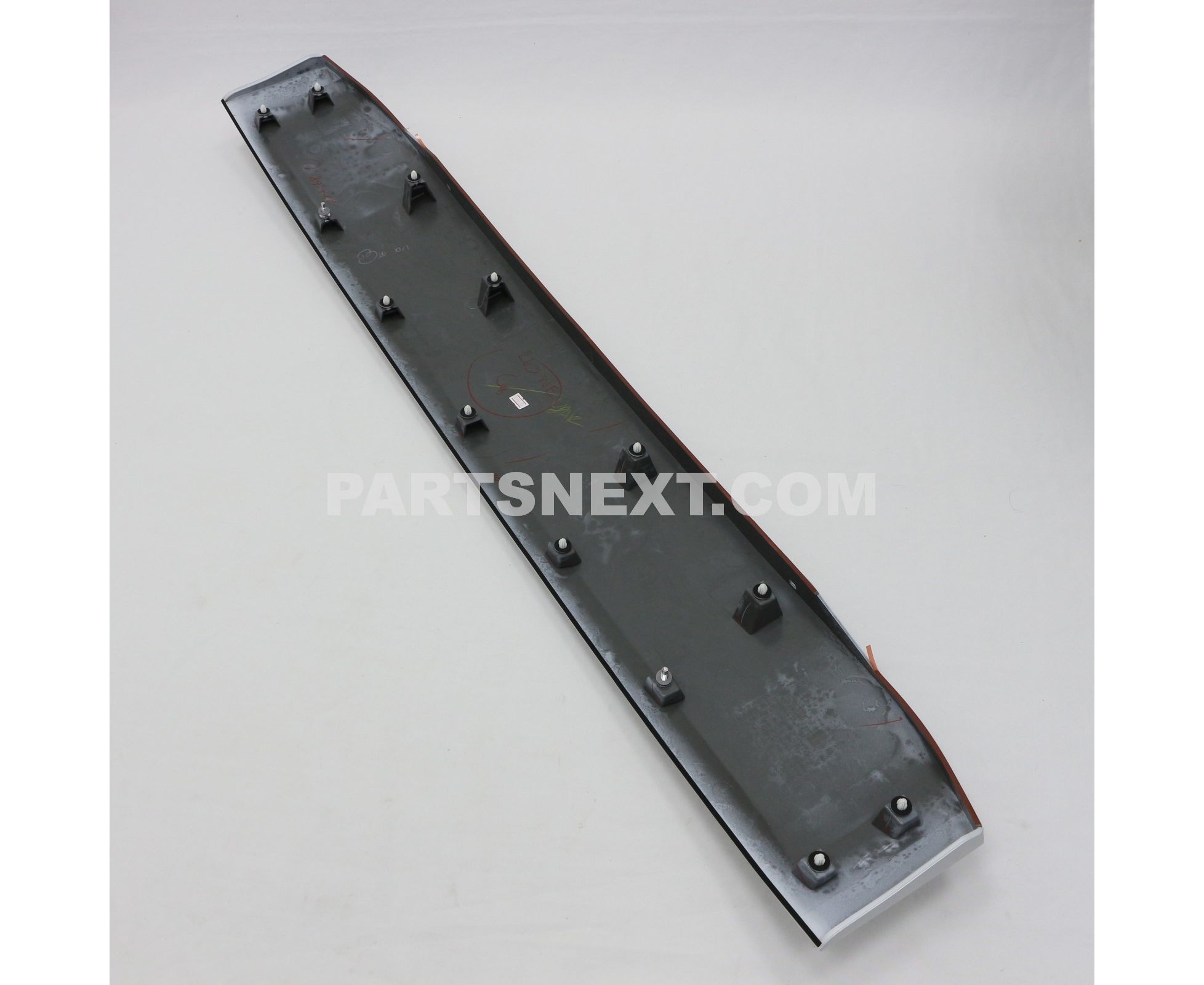 Mitsubishi :: 5817A263WE GARNISH,TAILGATE,LWR