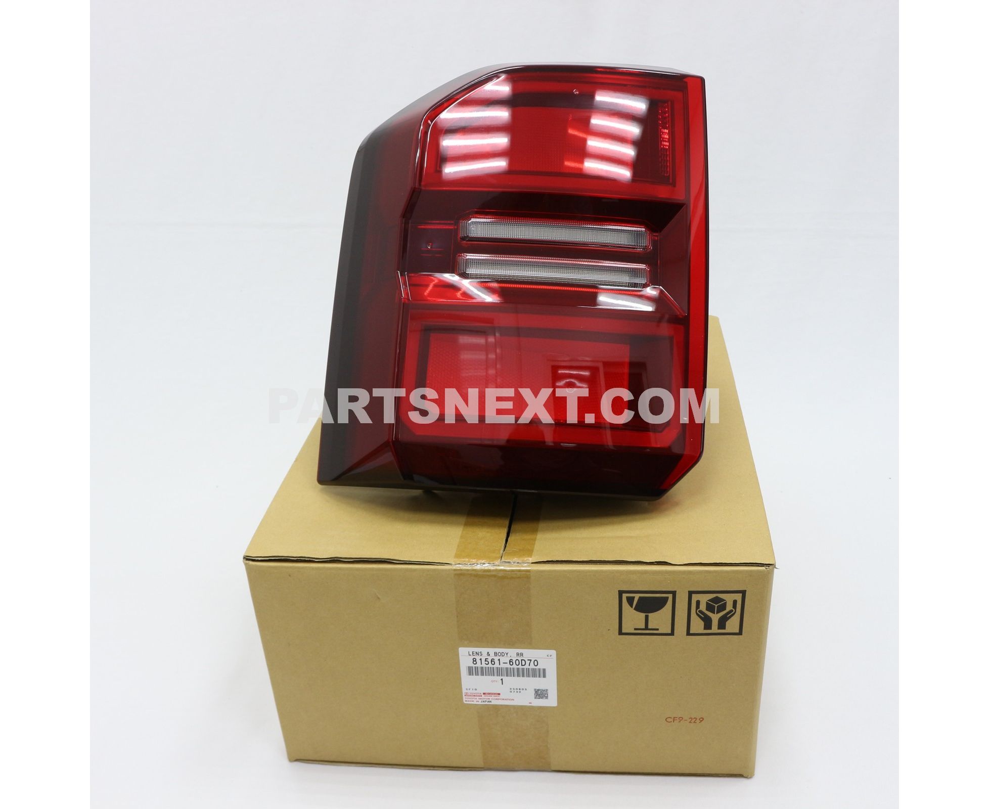 Toyota :: 81561-60D70 LENS & BODY RR