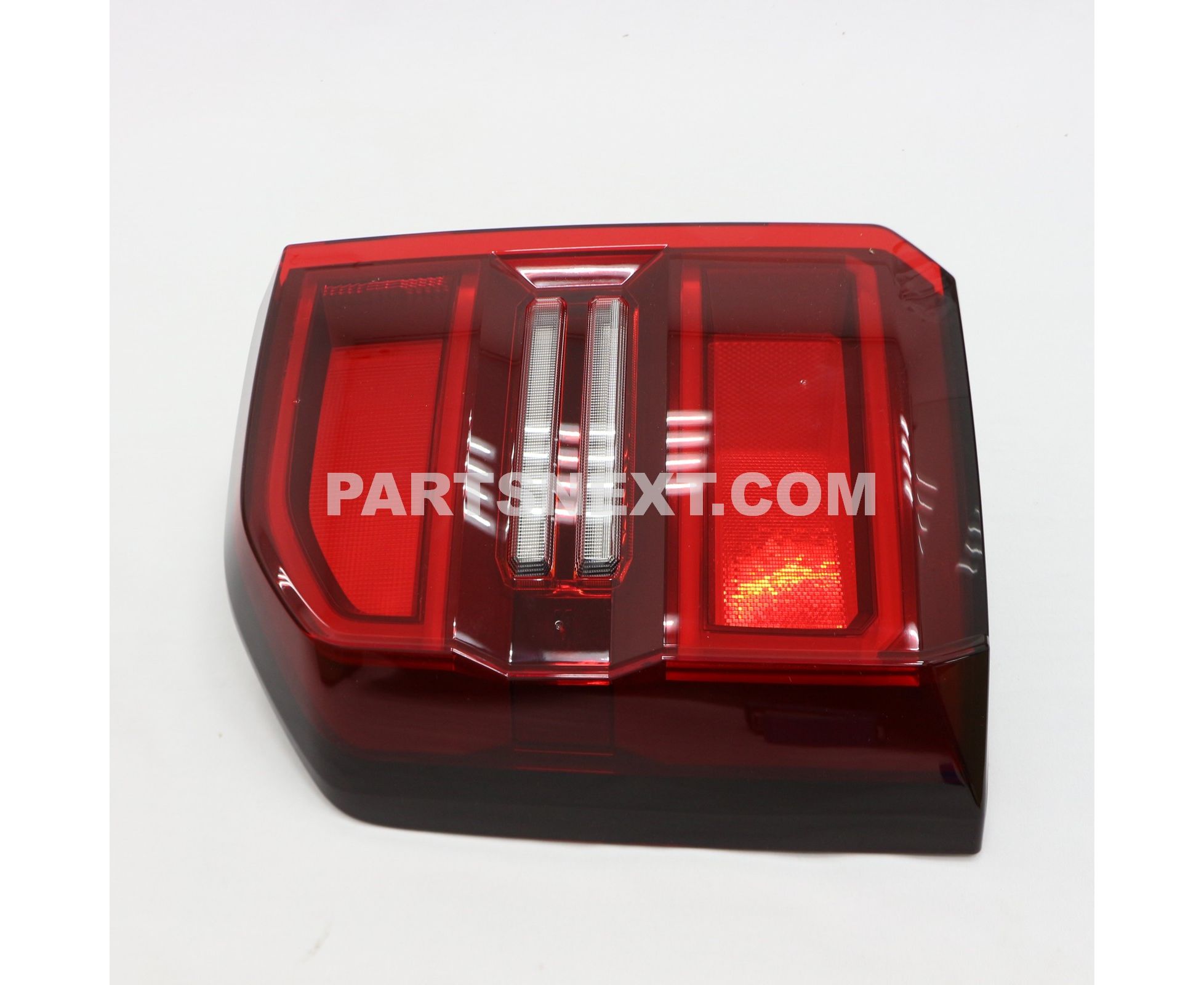 Toyota :: 81561-60D70 LENS & BODY RR