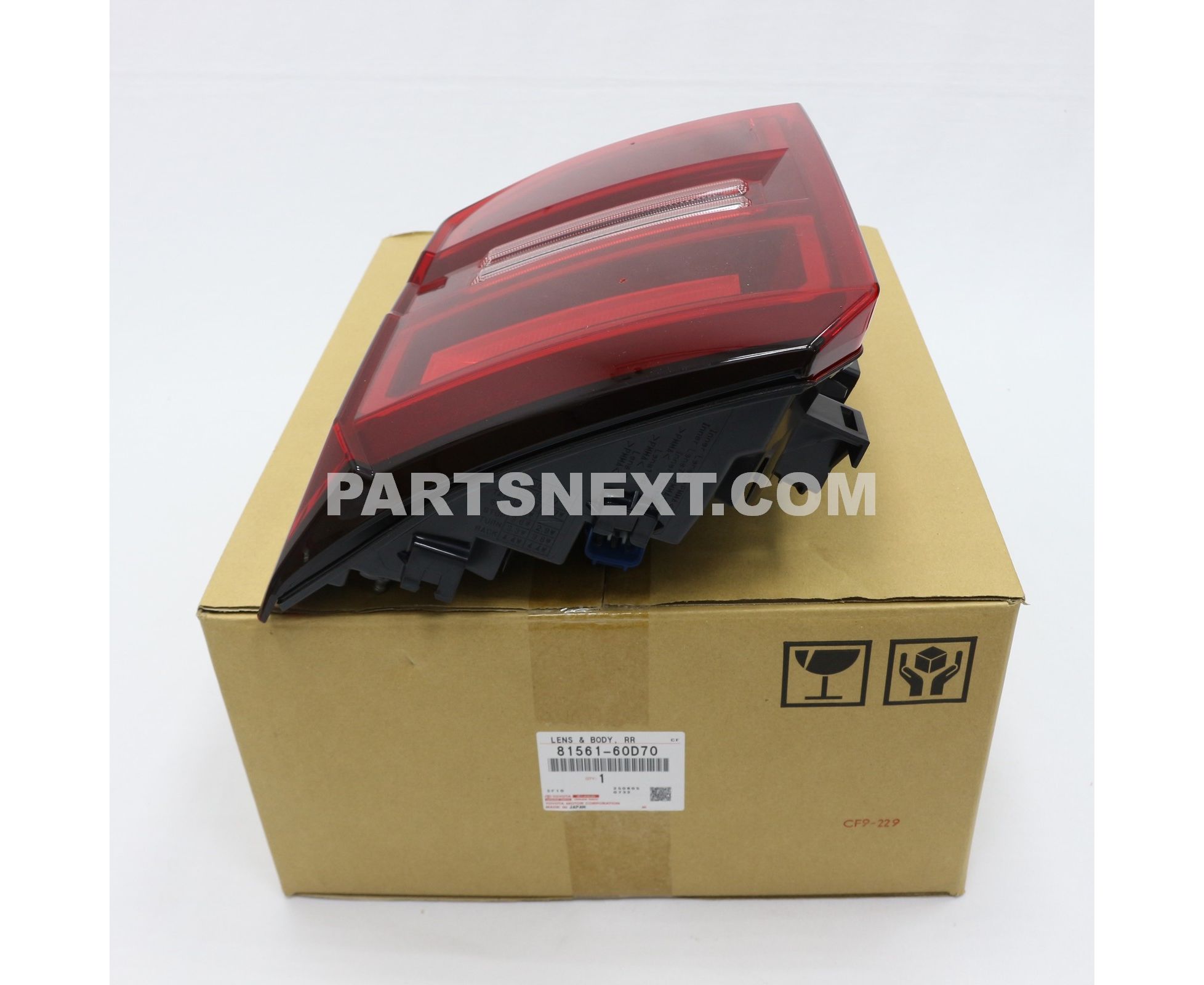 Toyota :: 81561-60D70 LENS & BODY RR