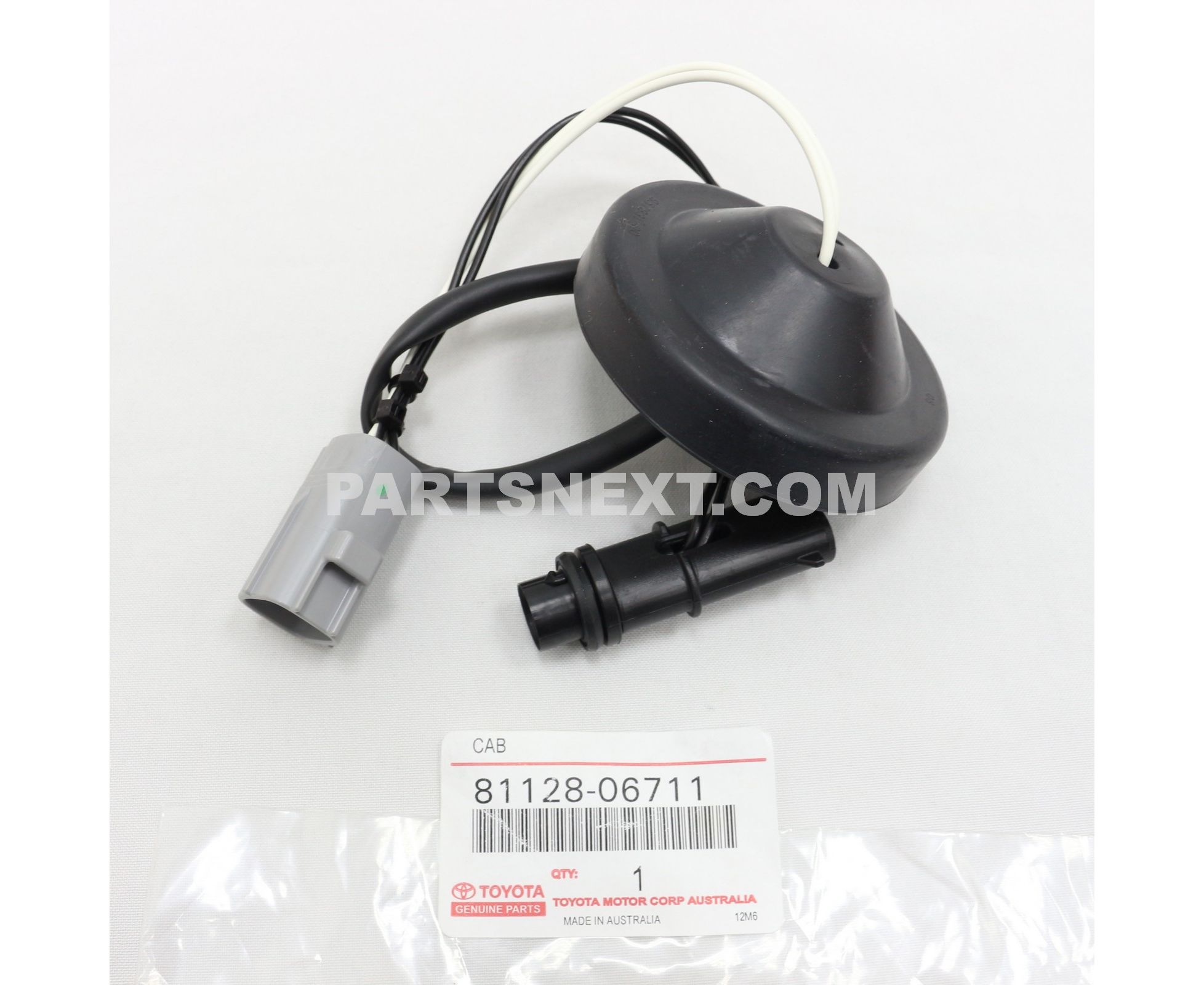 Toyota :: 81128-06711 SOCKET, HEADLAMP BULB